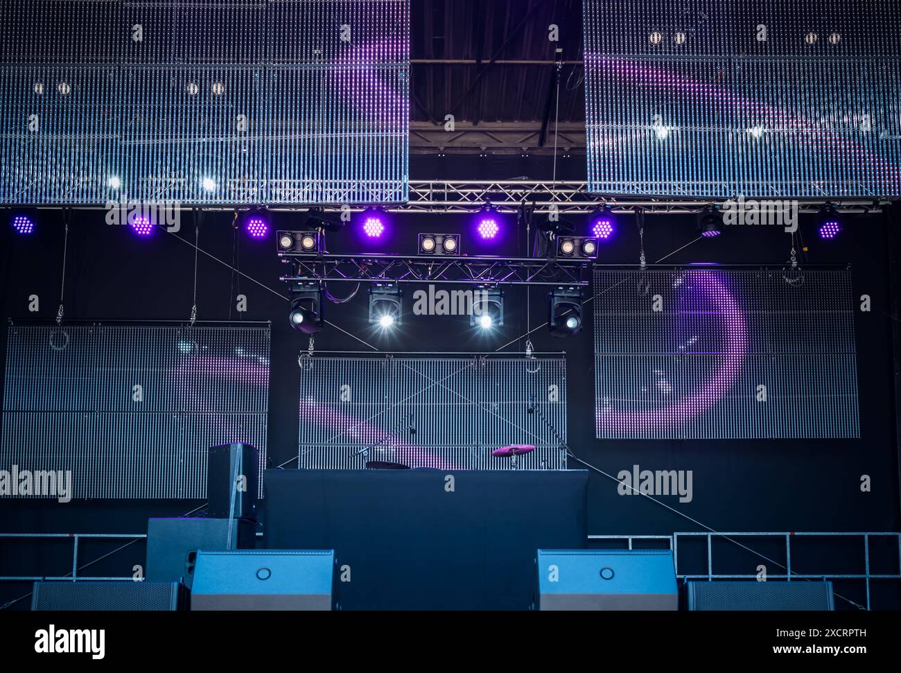 Online broadcast of an event, empty stage with stagecraft Stock Photo ...