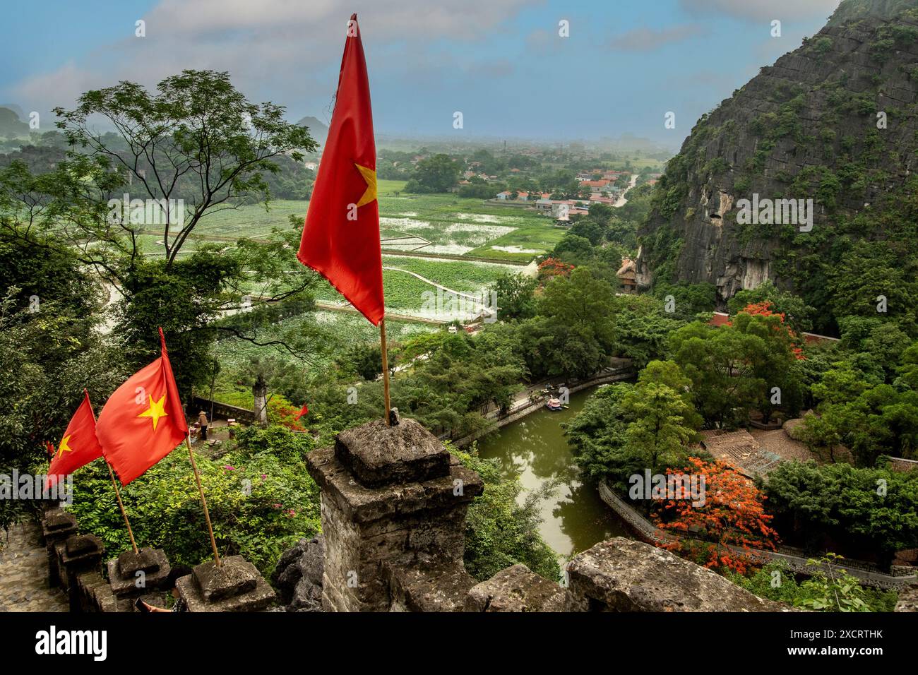 Spectacular view Ninh Bình, Vietnam, from the 500 step Lying Dragon ...
