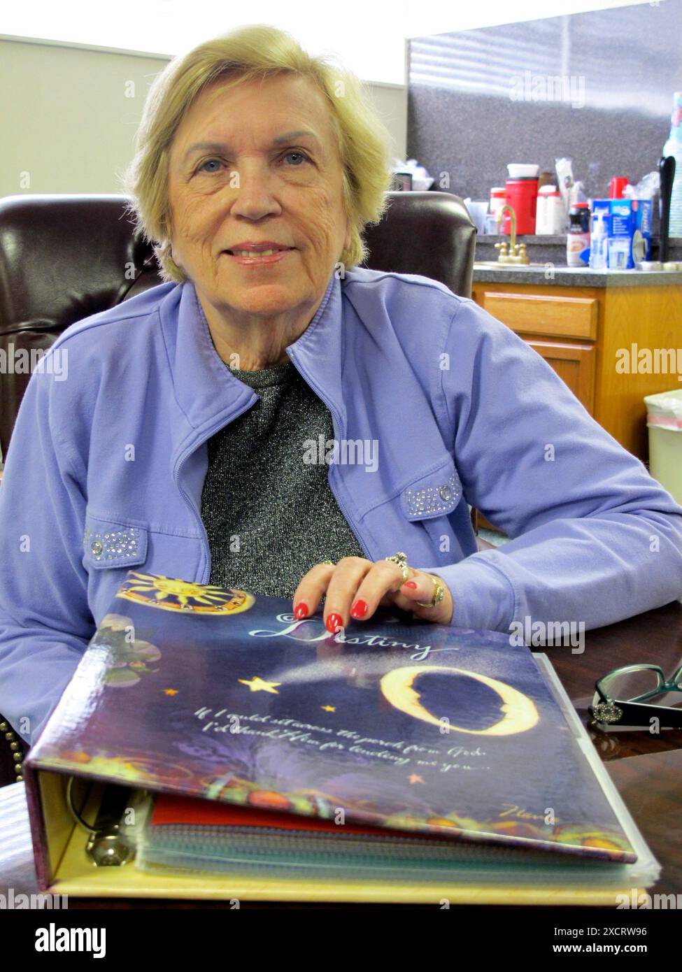 FILE - Miriam Shehane shows a scrapbook about her slain daughter ...