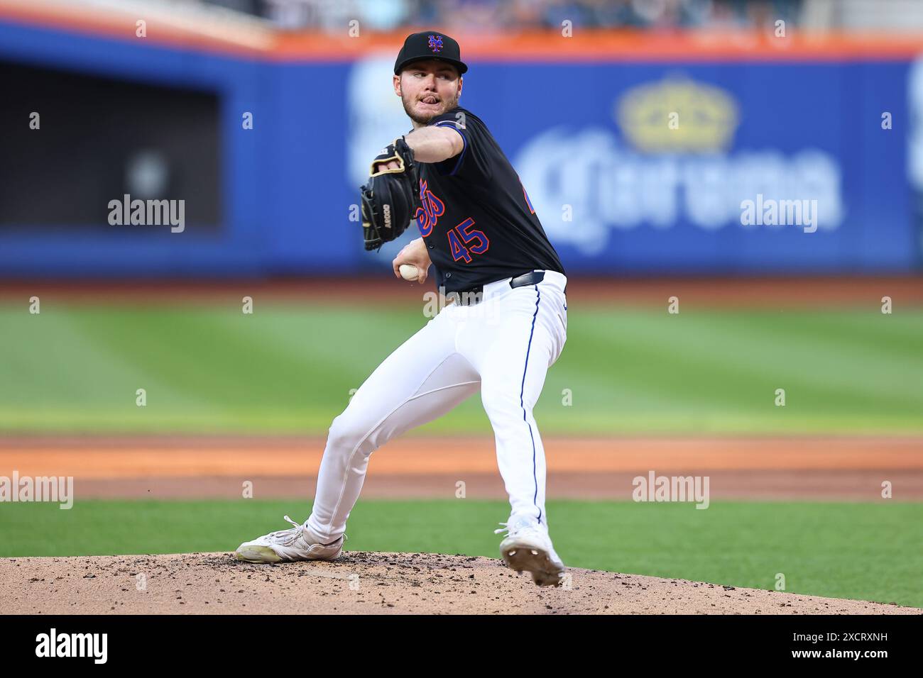 New York Mets starting pitcher Christian Scott #45 throws during the ...