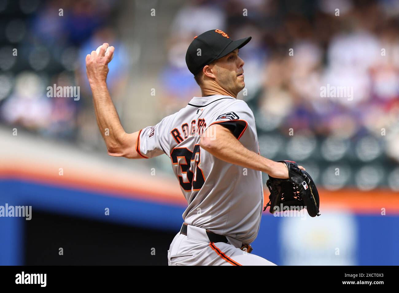 San Francisco Giants pitcher Taylor Rogers #33 throws during the sixth inning of a baseball game ...