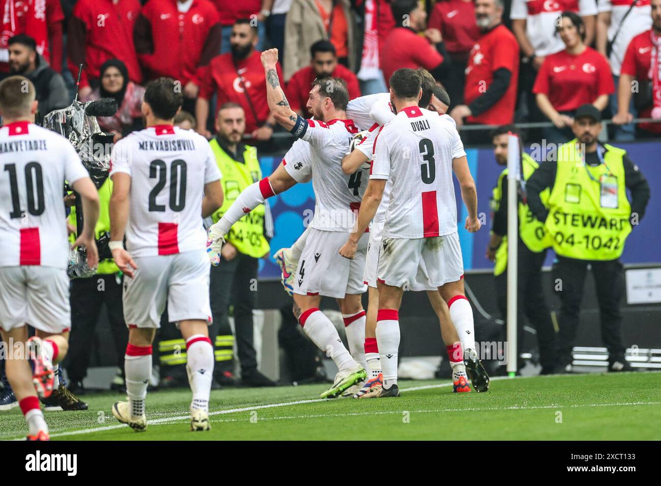 Georgia Mikautadze, Georges Centre Forward FC Metz scores a GOAL 1-1 ...
