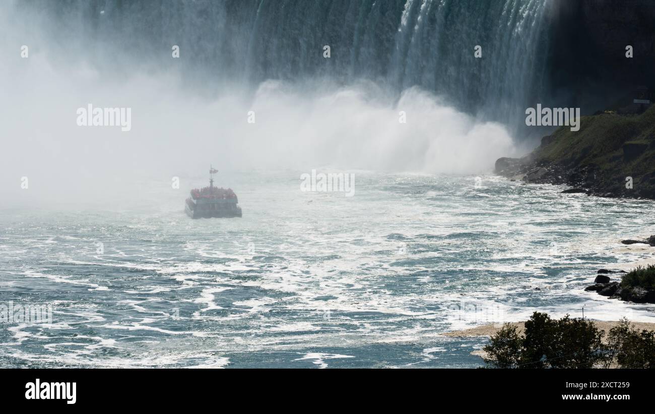 The Maid of the Mist boat tour driving towards Niagara Falls Stock ...