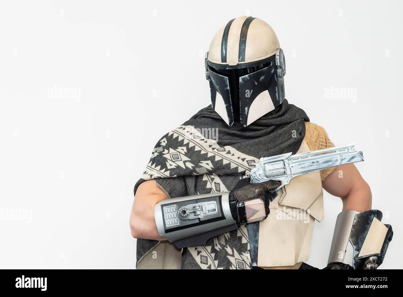 A male cosplayer dressed as a Star Wars character Mandalorian at Comic ...