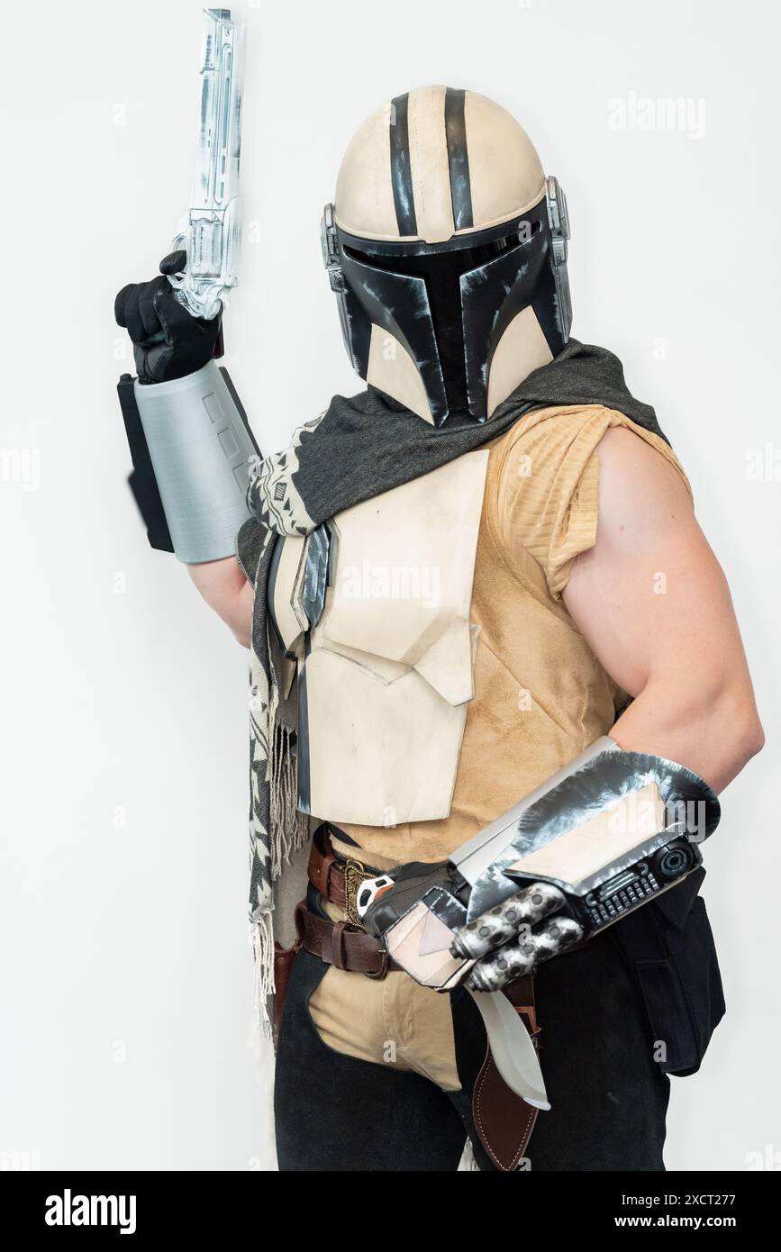A male cosplayer dressed as a Star Wars character Mandalorian at Comic ...