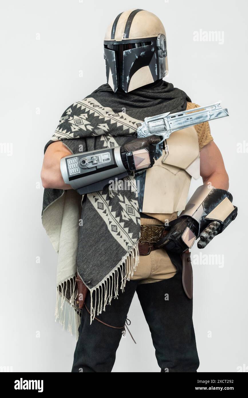 A male cosplayer dressed as a Star Wars character Mandalorian at Comic ...