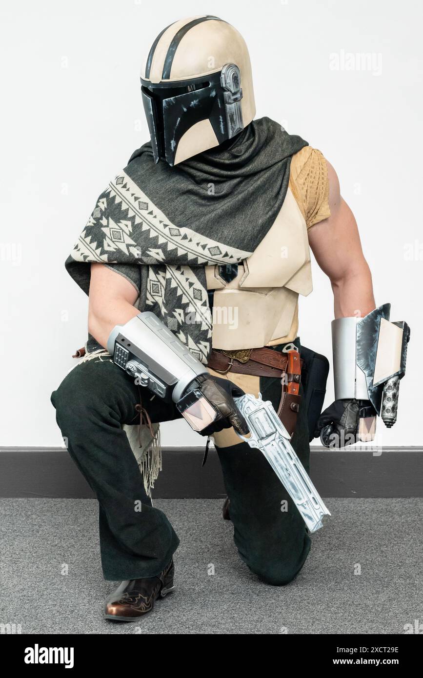 A male cosplayer dressed as a Star Wars character Mandalorian at Comic ...