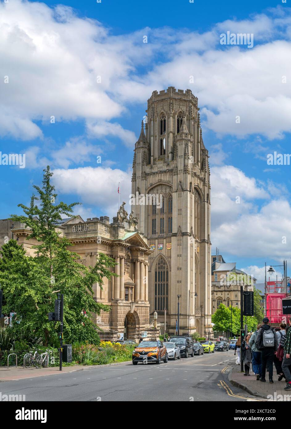 The Wills Memorial Building and the Bristol Museum and Art Gallery ...