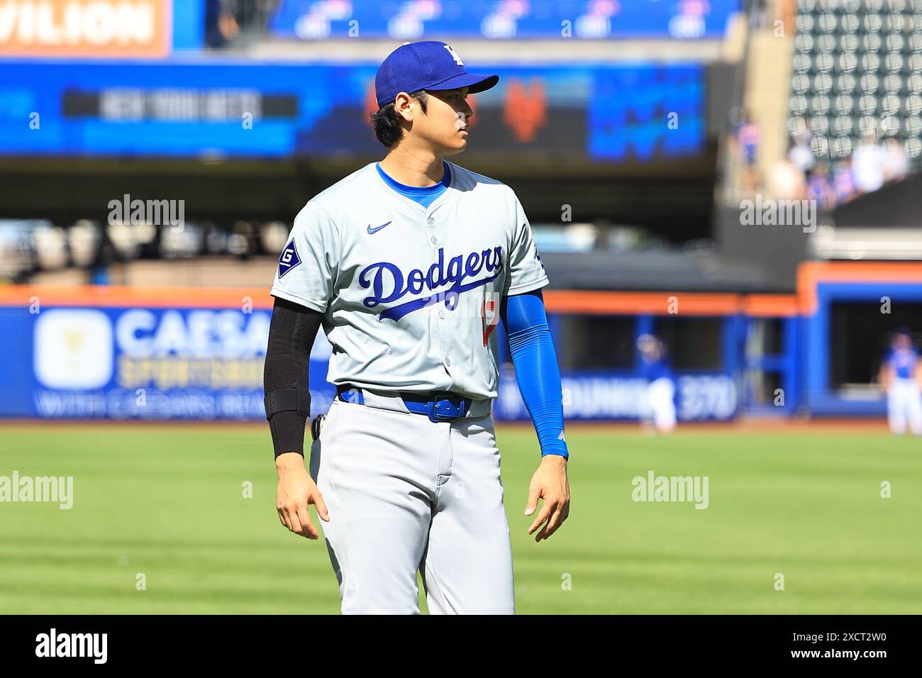 Los Angeles Dodgers Shohei Ohtani #17 stretches on the field before the ...