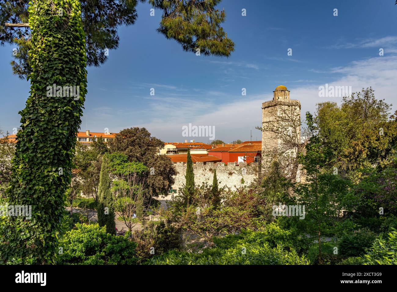 Park der Königin Jelena Madijevka Park der Königin Jelena Madijevka und ...