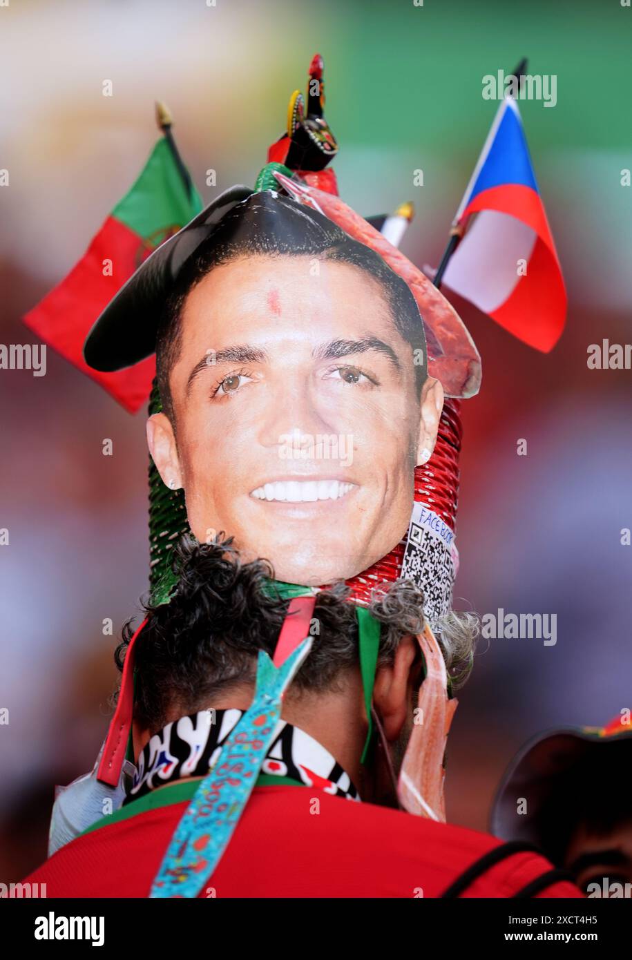 Cristiano ronaldo mask hi-res stock photography and images - Alamy