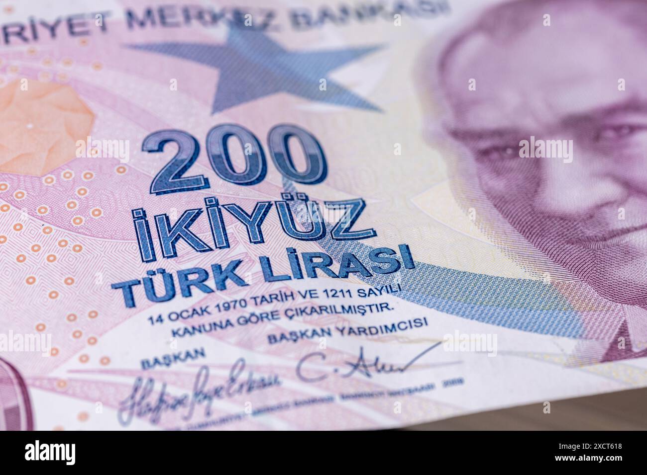 Türkiye money, Turkish 200 lira banknote, close up, financial concept ...