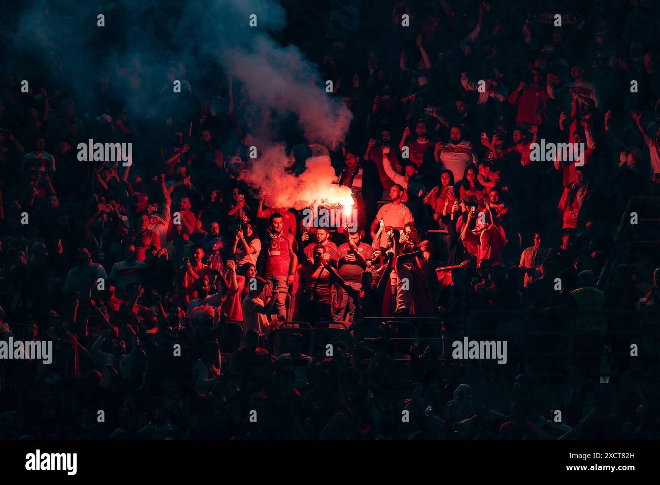 Pyrotechnik Pyro Tuerkei vs. Georgien, Herren, Fussball, 1. Spieltag ...