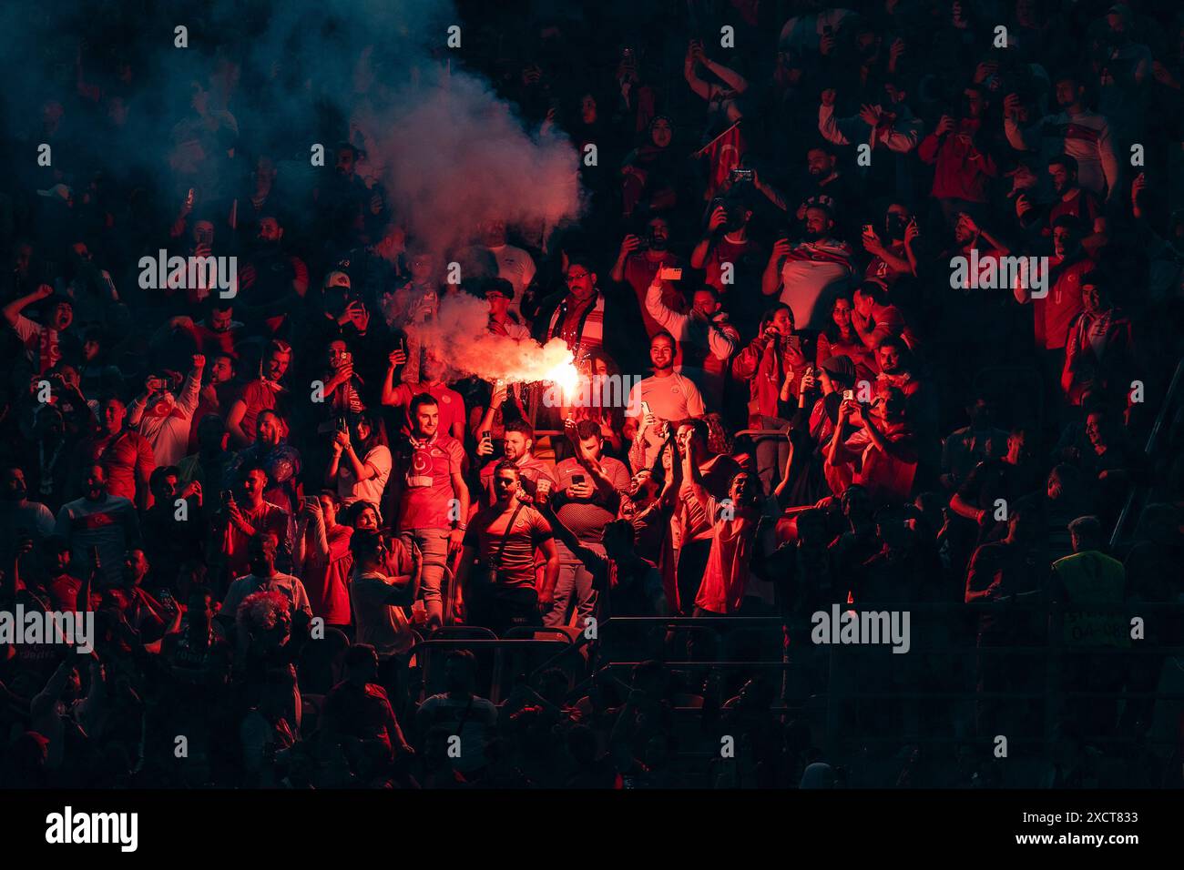 Pyrotechnik Pyro Tuerkei vs. Georgien, Herren, Fussball, 1. Spieltag ...
