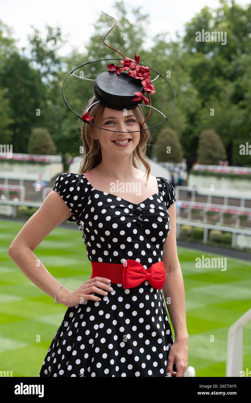 Professional Racing Photographer Francesca Altoft, wears a pretty polka ...
