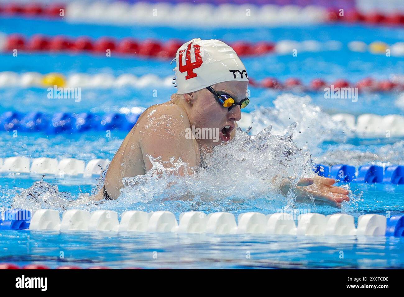 100 meter swim hi-res stock photography and images - Alamy