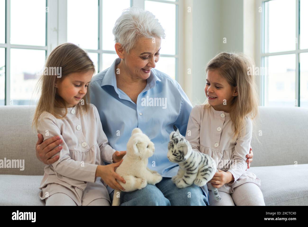 Twins sister senior hi-res stock photography and images - Alamy