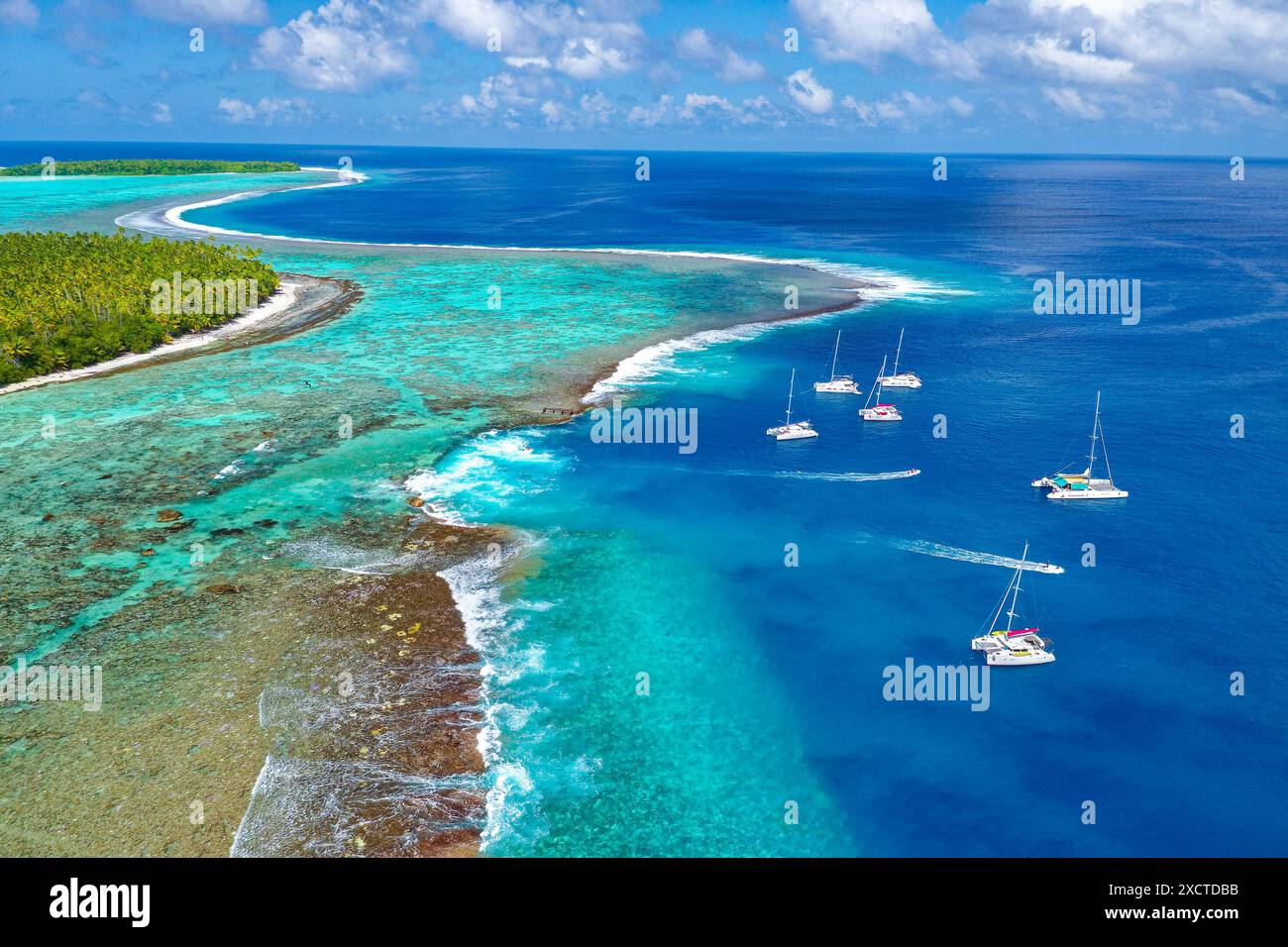 FRENCH POLYNESIA. AERIAL VIEW OF TETIAROA ATOLL. THE FAMOUS ACTOR ...