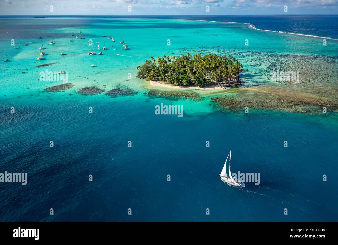 FRENCH POLYNESIA. TAHAA ISLAND, AERIAL VIEW Stock Photo - Alamy