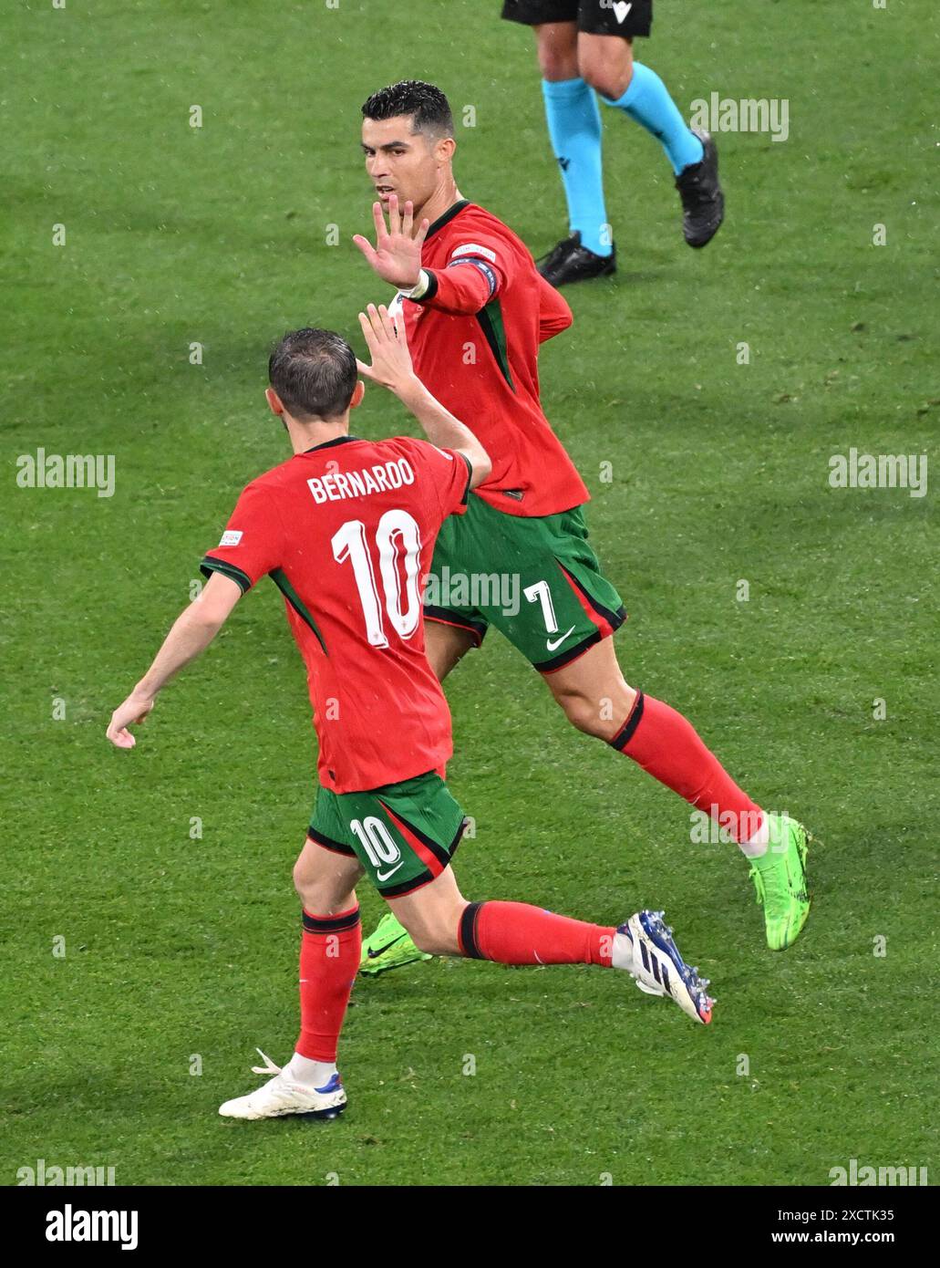 Cristiano ronaldo bernardo silva hi-res stock photography and images ...