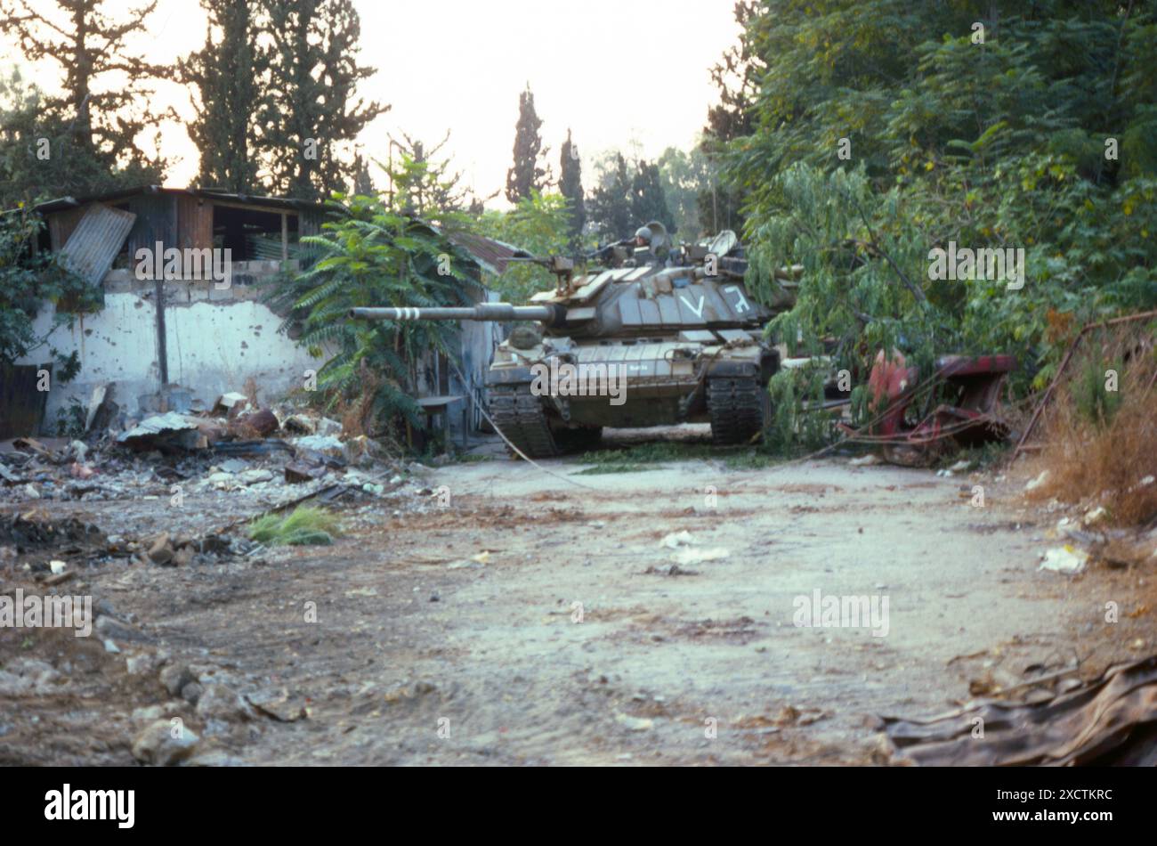 Idf beirut 1982 hi-res stock photography and images - Alamy
