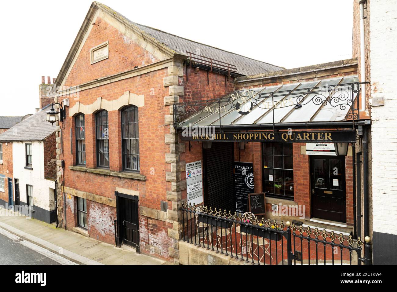 Facade of Duck Hill Shopping Quarter in Ripon, North Yorkshire, England ...