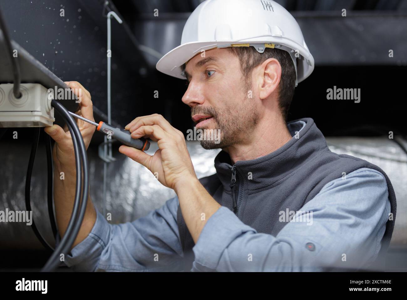 Repairman fixing ac hi-res stock photography and images - Alamy