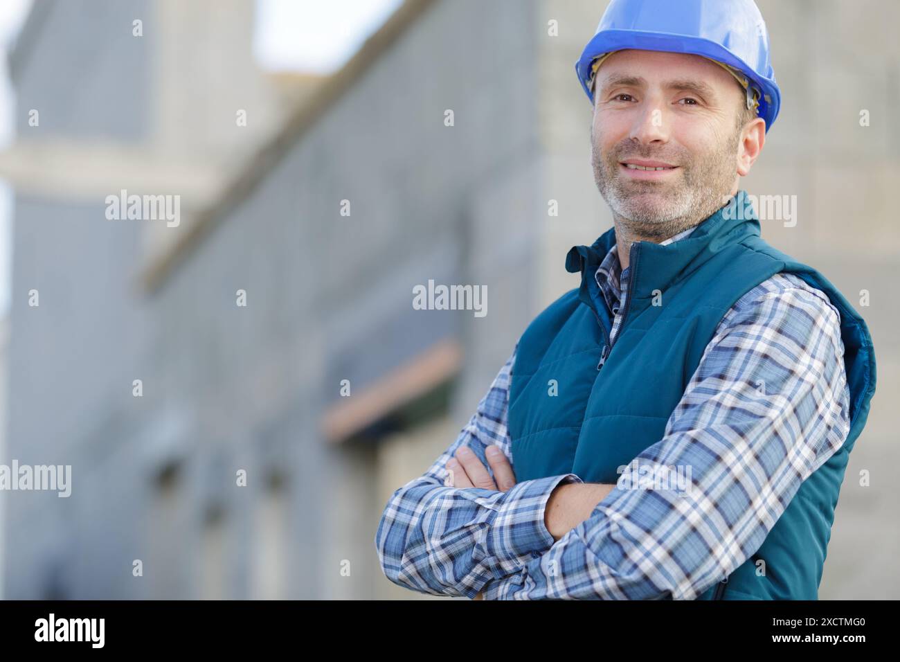 construction worker with crossed arms Stock Photo - Alamy