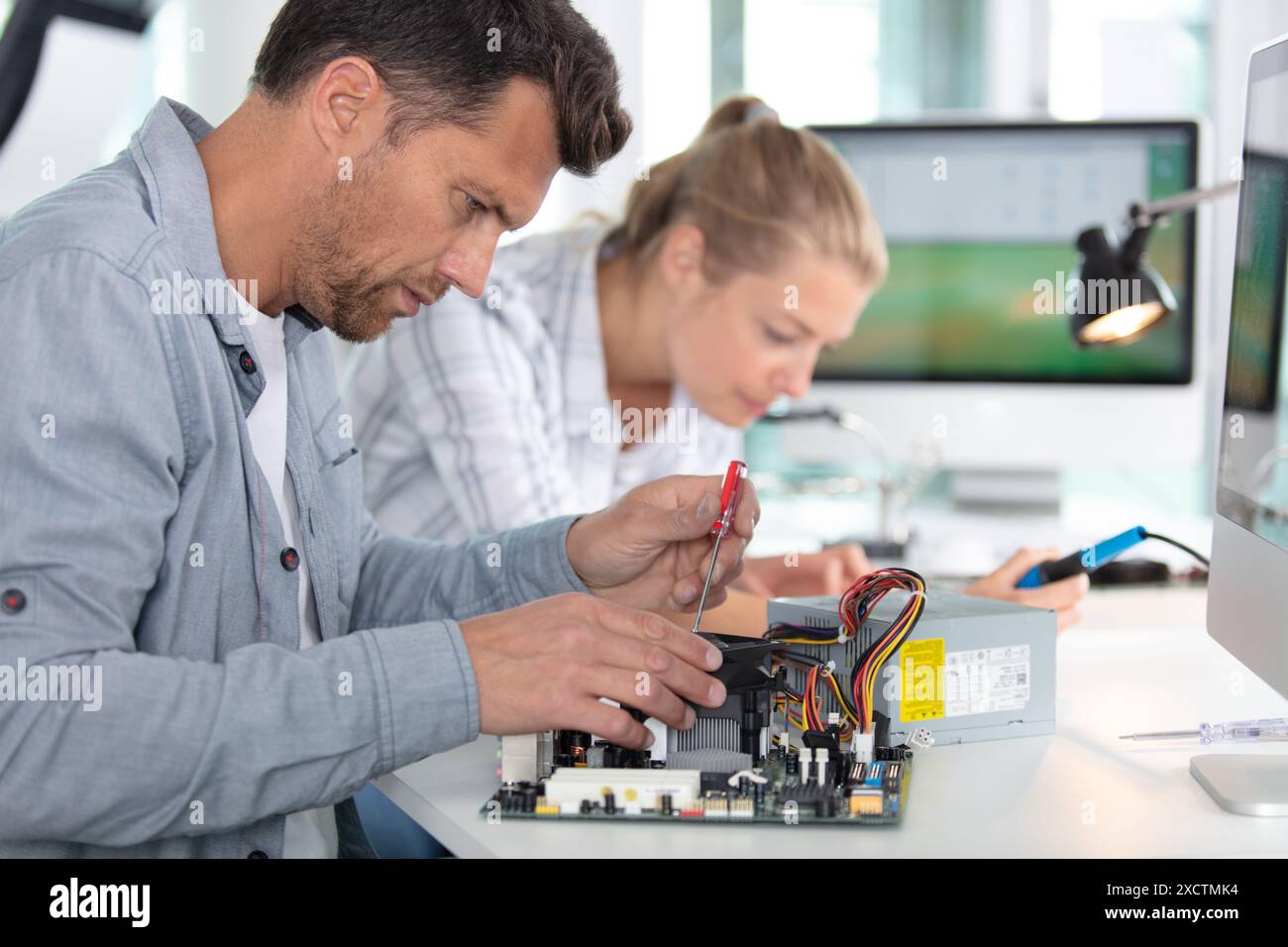 Service of assembling computers hi-res stock photography and images - Alamy