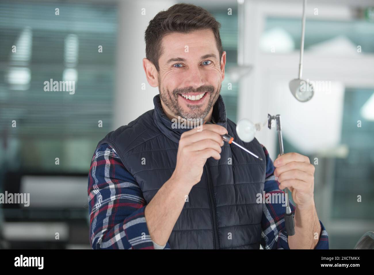 technician portrait smiling happy worker Stock Photo - Alamy