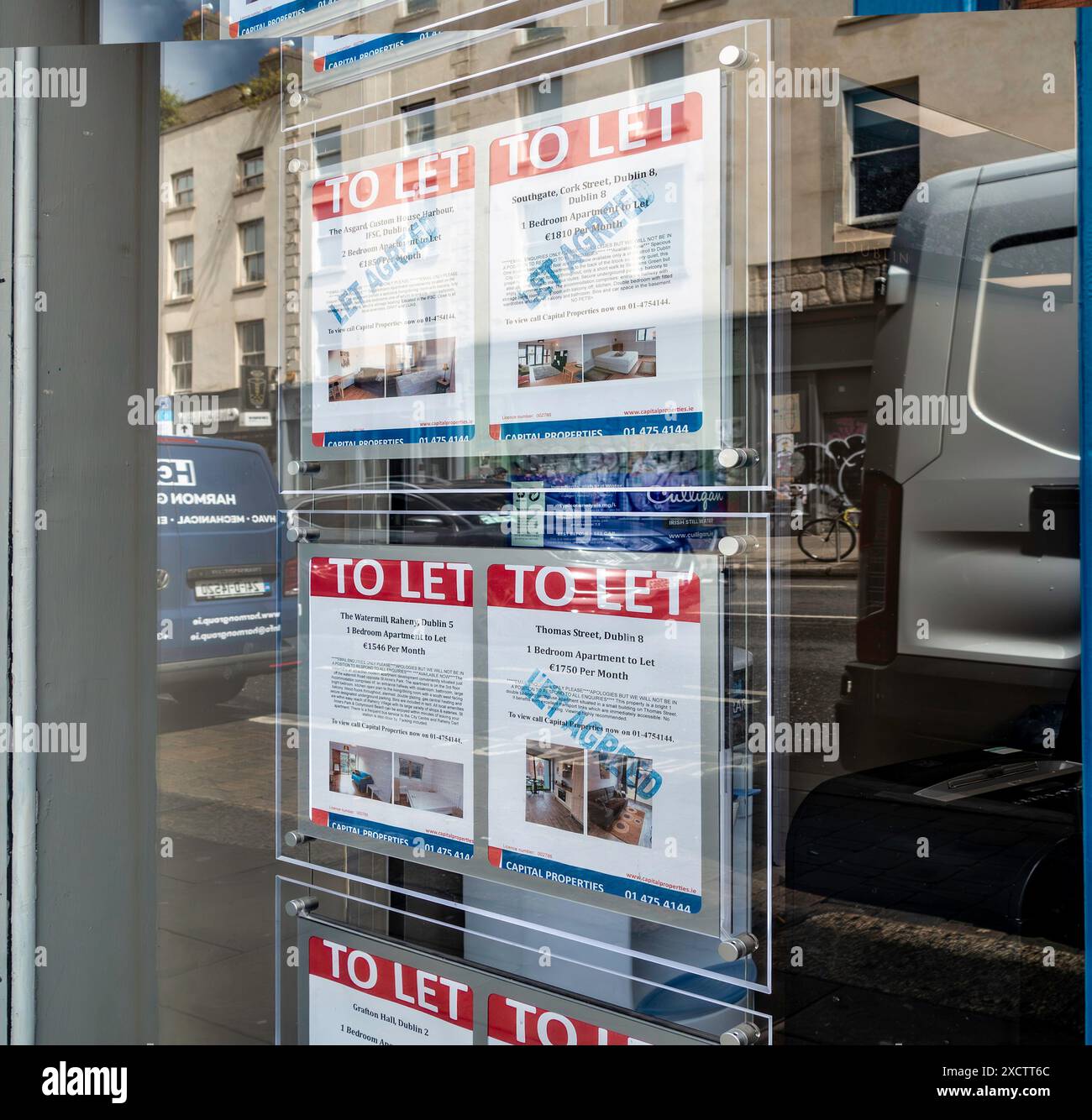 Apartment To Let signs in Aungier Street, Dublin, Ireland Stock Photo ...