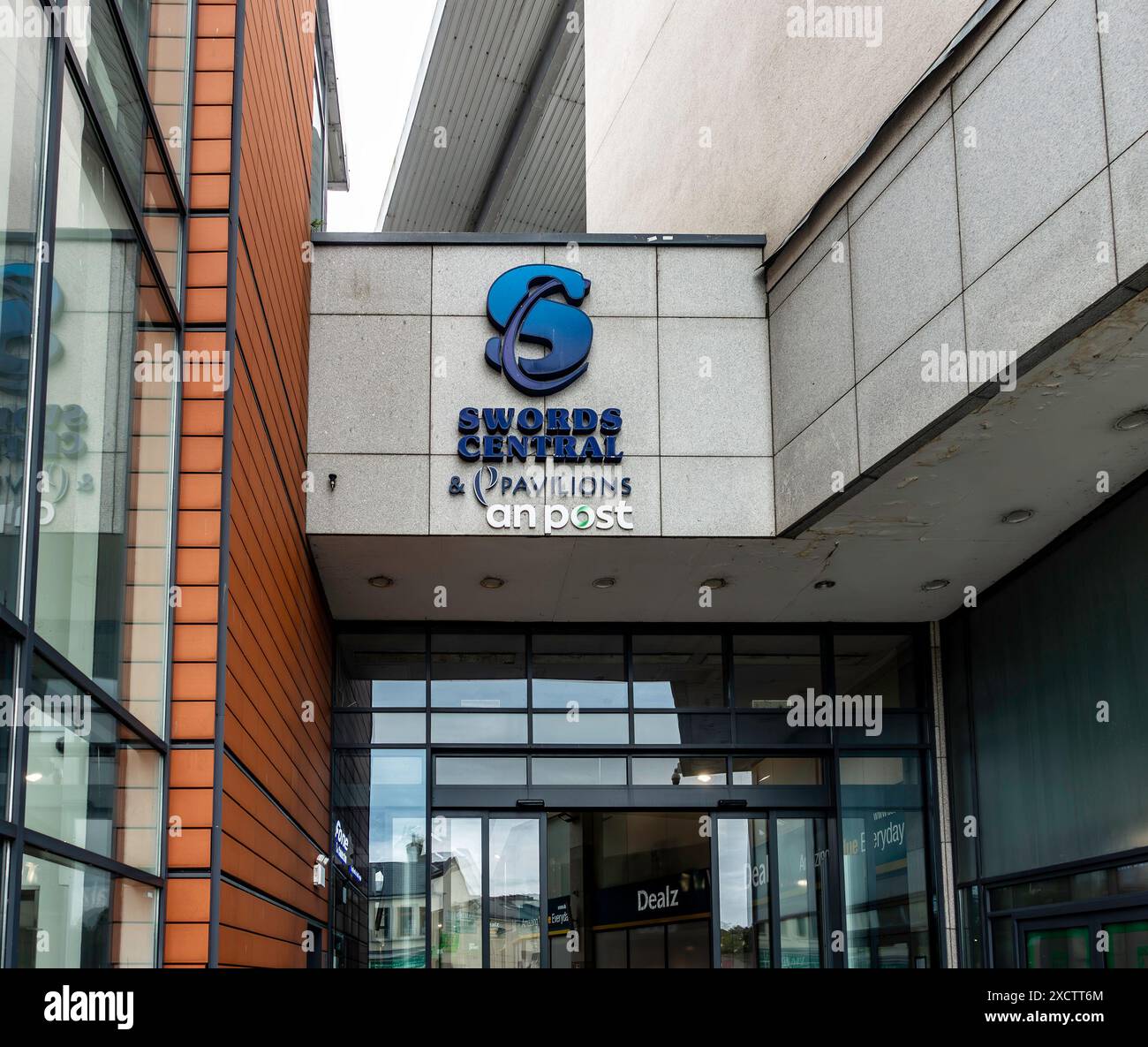 Pavilions swords hi-res stock photography and images - Alamy