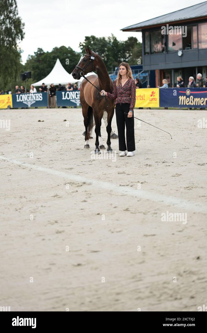 Julie Simonet of France with Sursumcord'Or during the CCI5* second ...