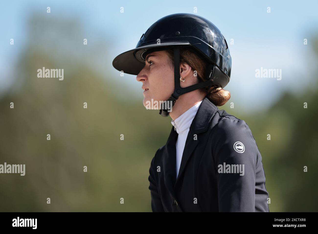 Julie Simonet of France with Sursumcord'Or during the CCI5* showjumping ...