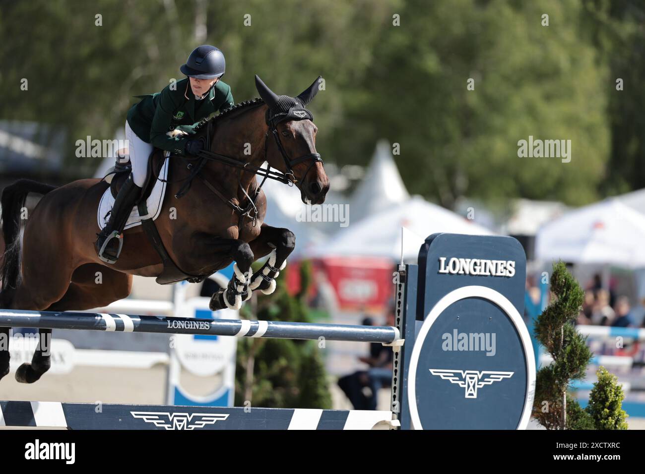 Jennifer Kuehnle of Ireland with Sammy Davis Junior during the CCI5 ...