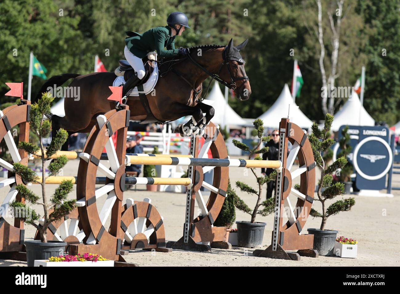Jennifer Kuehnle of Ireland with Sammy Davis Junior during the CCI5 ...