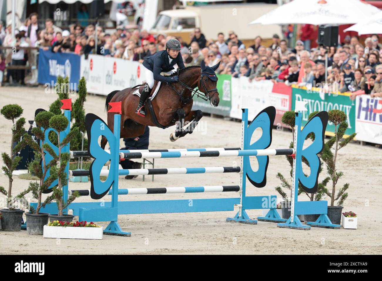 Michael Jung of Germany with Fischerchipmunk Frh during the CCI4*-S ...