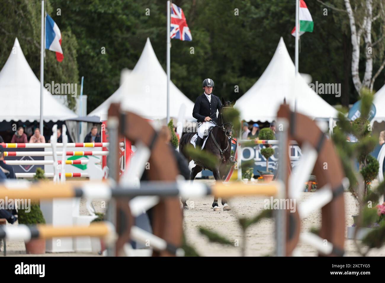 David Doel of Great Britain with Galileo Nieuwmoed during the CCI5 ...