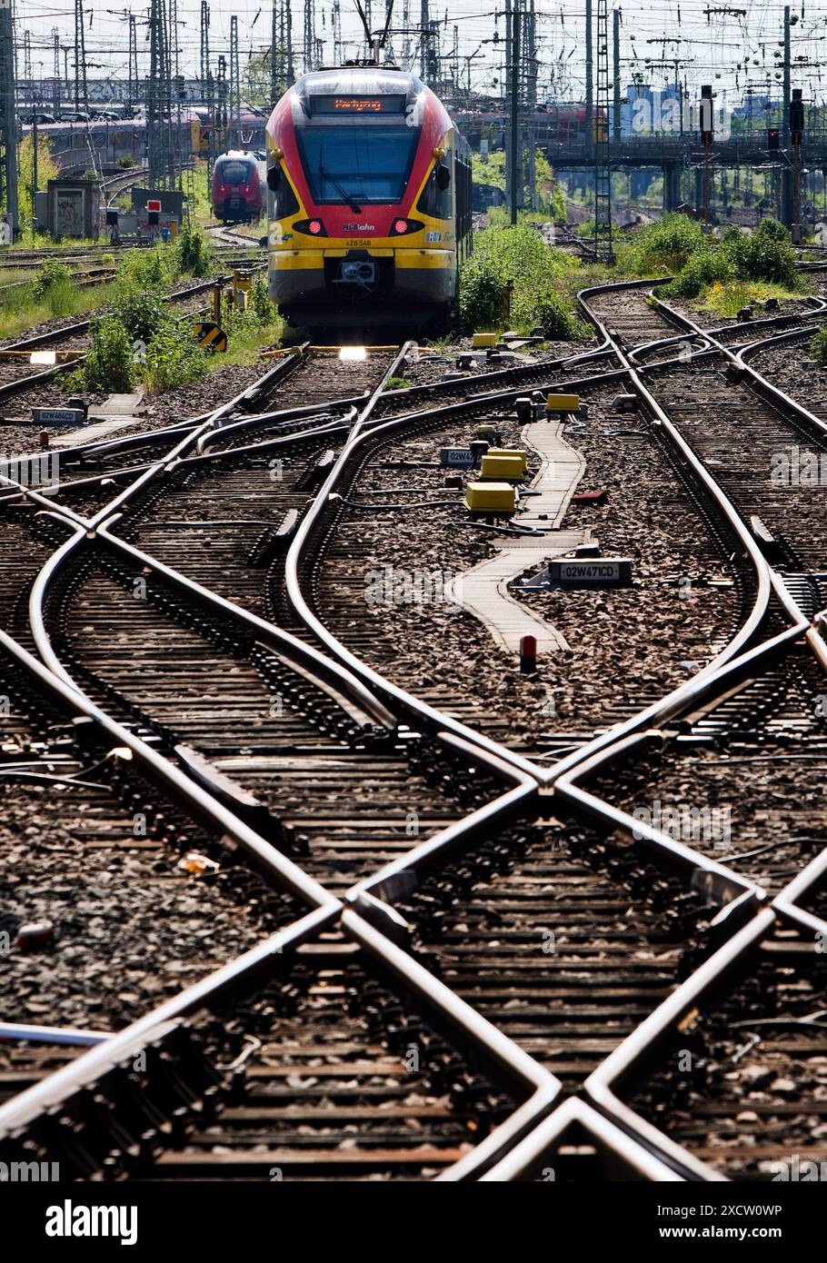 Main station frankfurt am main and train tracks hi-res stock ...