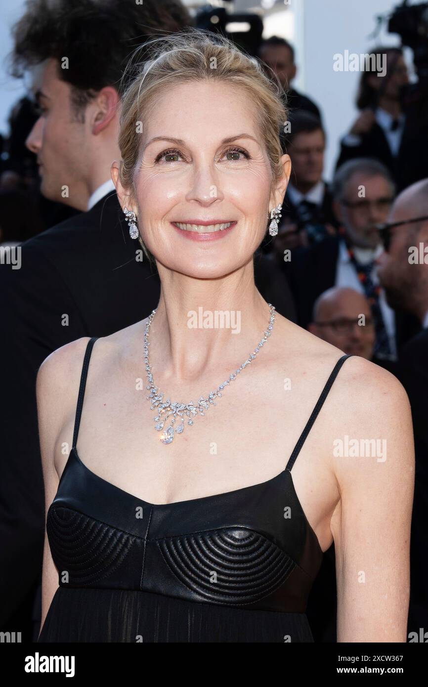Kelly Rutherford poses for photographers upon arrival at the premiere ...