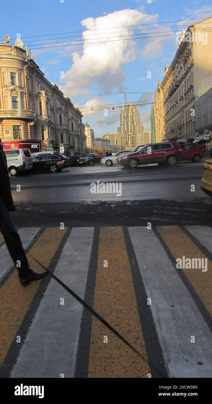 Flow pedestrians crossing street crosswalk hi-res stock photography and ...