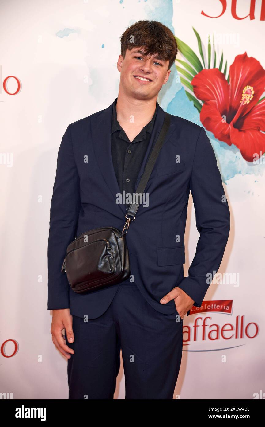 Lukas Leonhardt beim RAFFAELLO SUMMER DAY 2024 in der Orangerie des ...
