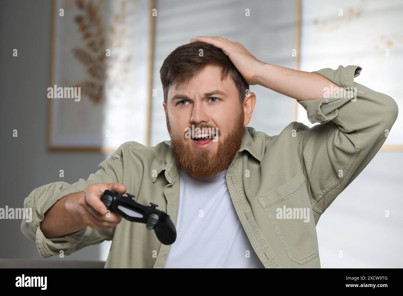 Confused gaming hi-res stock photography and images - Alamy