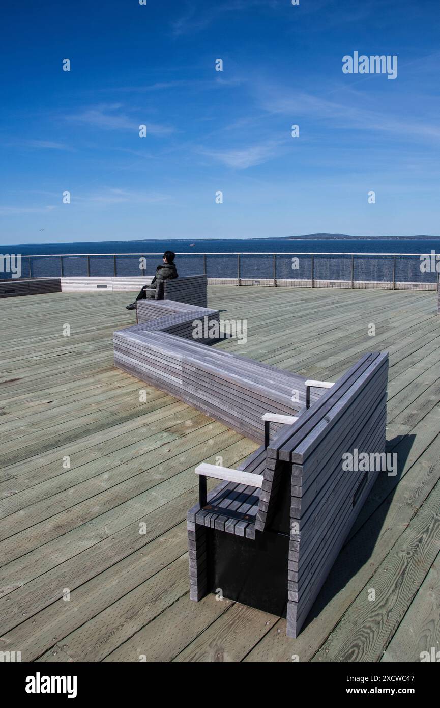 Railing bench hi-res stock photography and images - Alamy