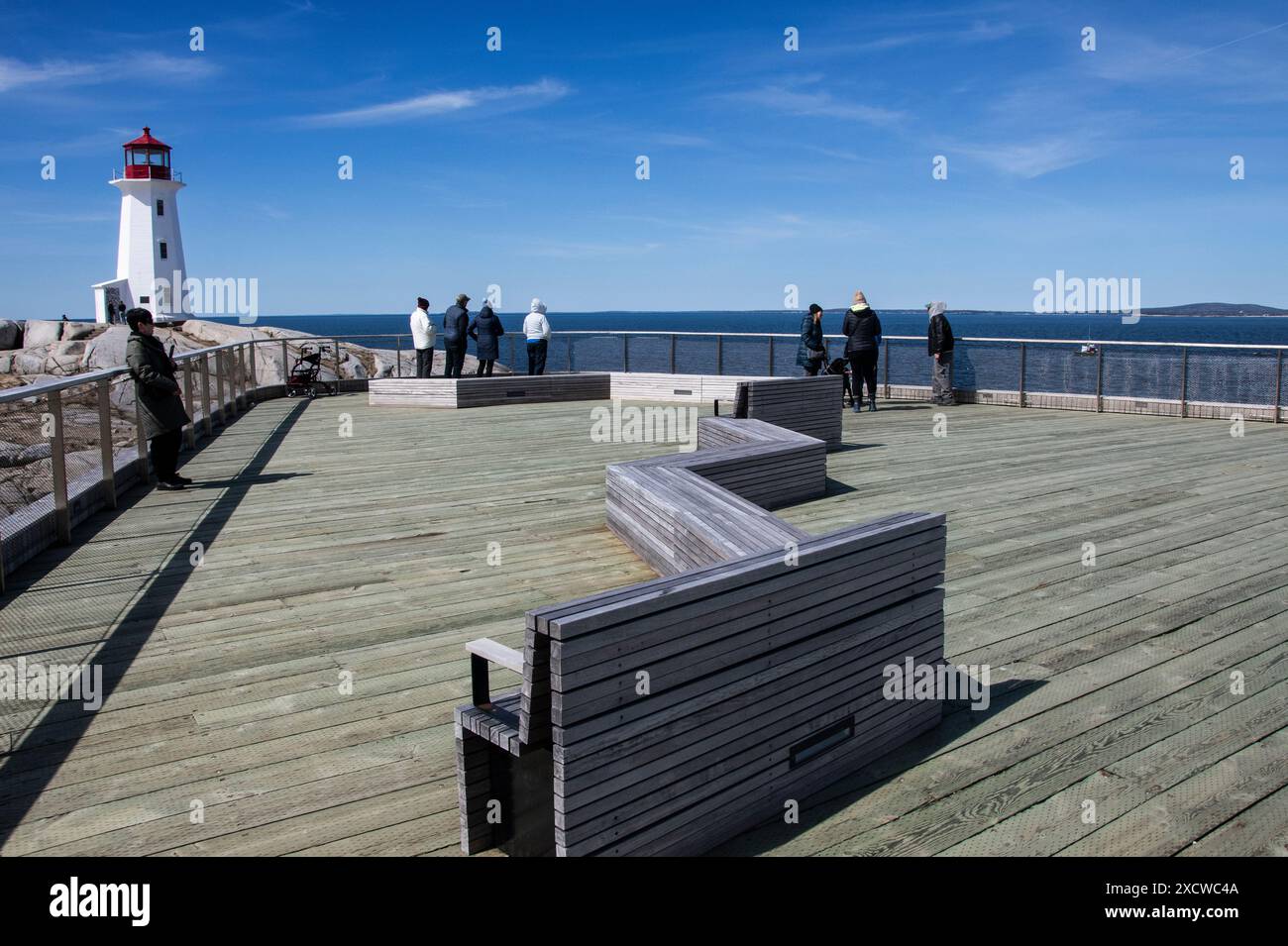 Peggy's Point Lighthouse and wooden viewing platform in Peggy's Cove ...