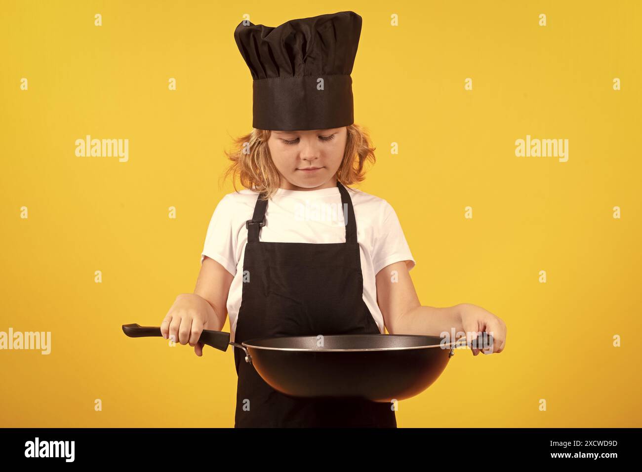 Little cook with cooking pan. Kid chef cook, studio portrait. Children ...