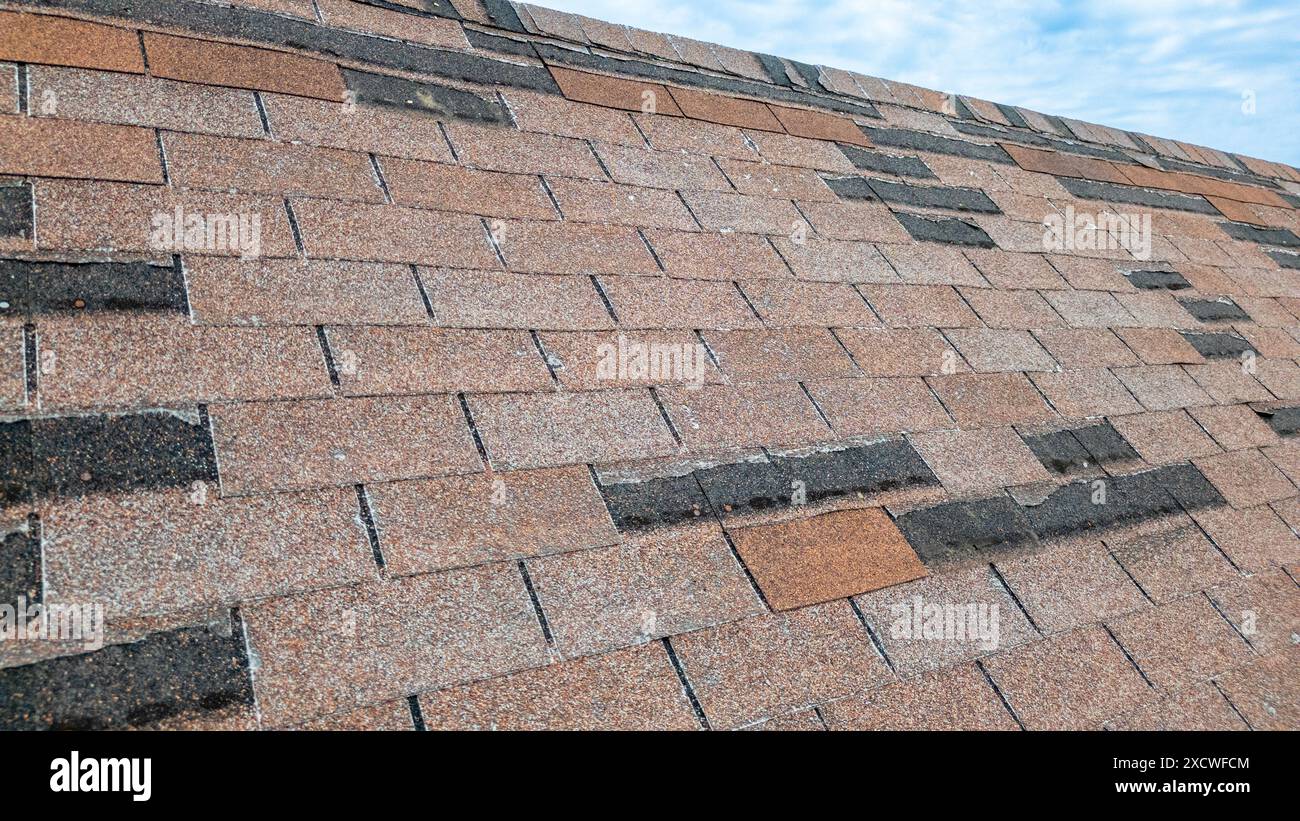 Asphalt shingles hi-res stock photography and images - Alamy