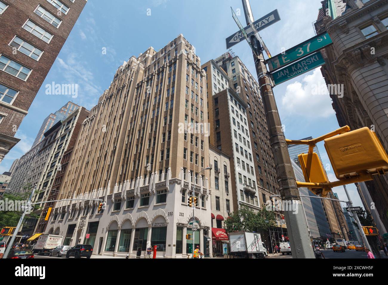 Manhatan building hi-res stock photography and images - Alamy