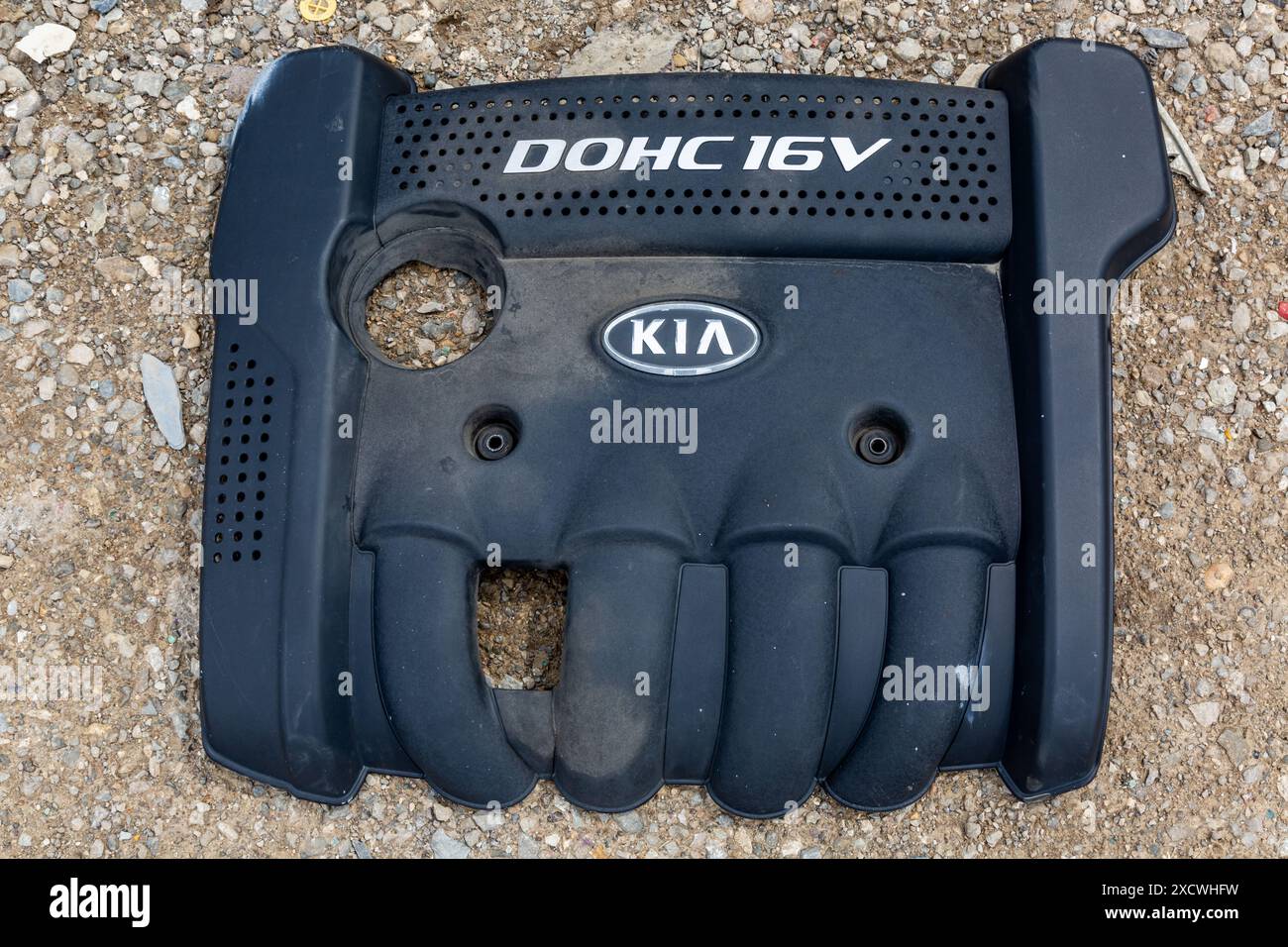 Kia optima engine cover hi-res stock photography and images - Alamy