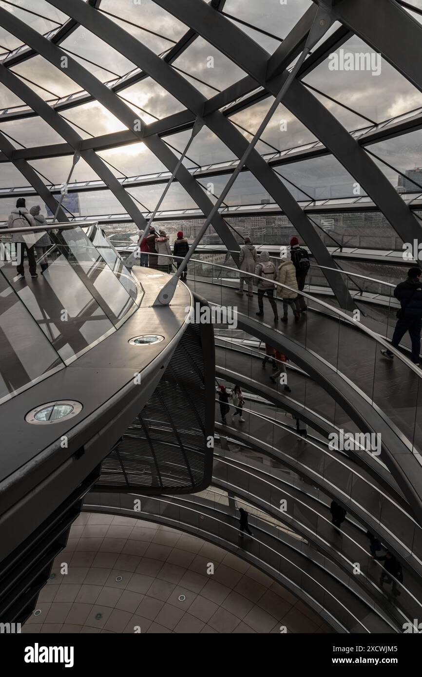 Curved ramps hi-res stock photography and images - Alamy